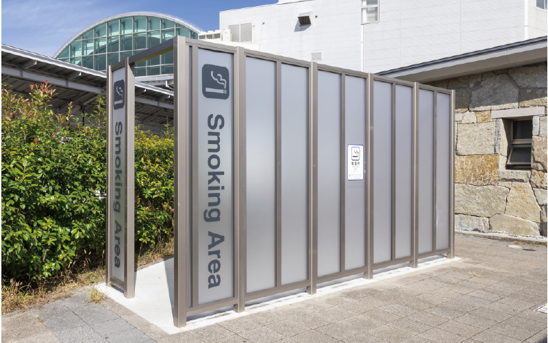 四国化成 喫煙スペース CACOI-カコイ- フェンスタイプ【プランB】 | エクステリア.comプラス - カーポート/フェンス/物置などの ...